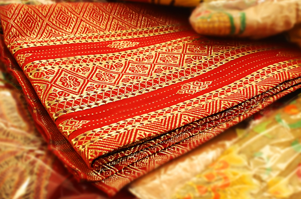 Mengenal Songket Pandai Sikek, Kain Tenun Bersulam Emas Khas Sumatera Barat Mengenal Songket Pandai Sikek, Kain Tenun Bersulam Emas Khas Sumatera Barat